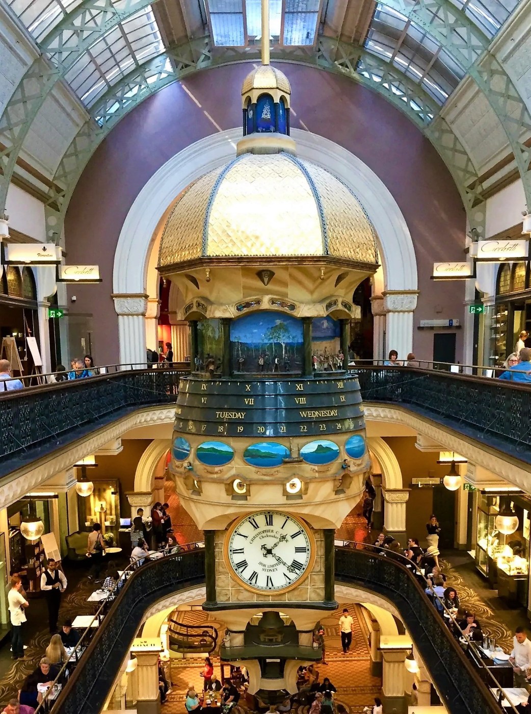 Passage of time marked in gold | 24 Hours in Sydney